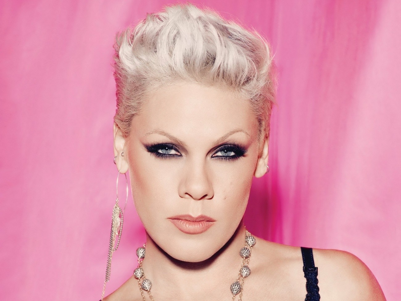 Pink participa do Tony Awards ao lado da família e protagoniza abertura ...